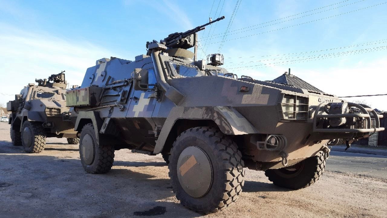 Ukrainian reconnaissance men move to Oncilla armored personnel carriers ...