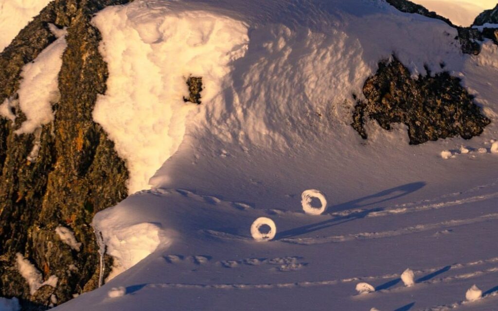 Scientists showed photos of snow "donuts" and explained the nature of ...